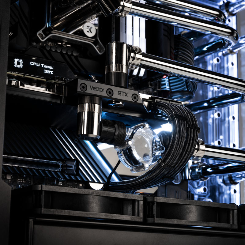 Ein Terminator: Der Monochromatic Gaming-PC