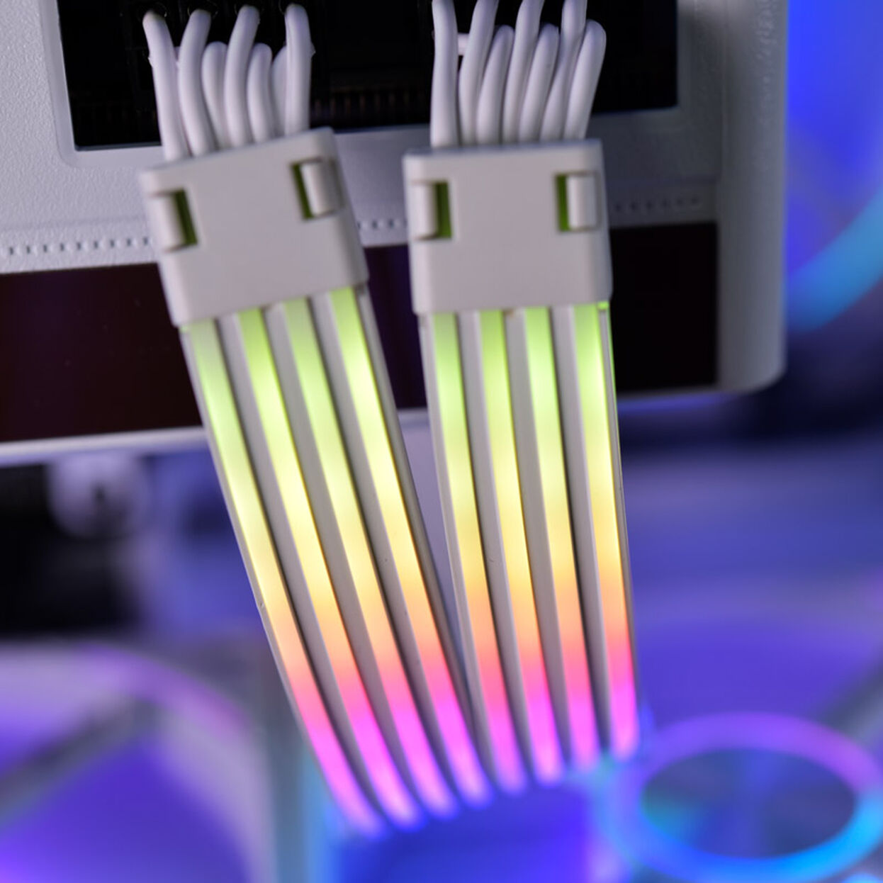 Lian Li Strimer Plus V2 RGB Mainboardkabel + RGB PCIe VGA-Stromkabel V2